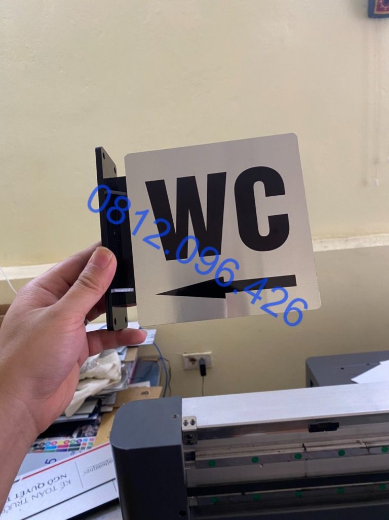 Biển vẫy nhà vệ sinh 2 mặt, Biển restroom , Biển wc nam nữ