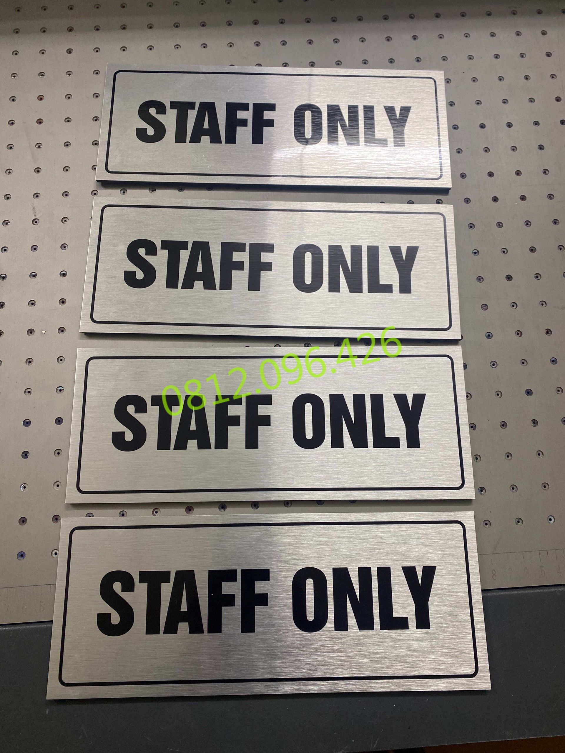 Biển phòng nhân viên staff only , biển bảng công ty giá rẻ.